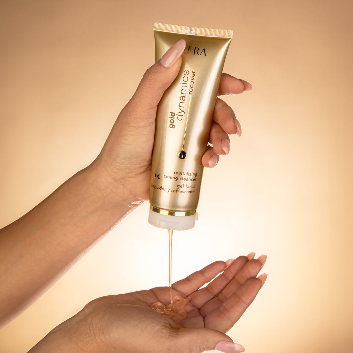Gold Dynamics Revitalizing Toning Cleanser, Skincare | JAFRA – Jafra ...